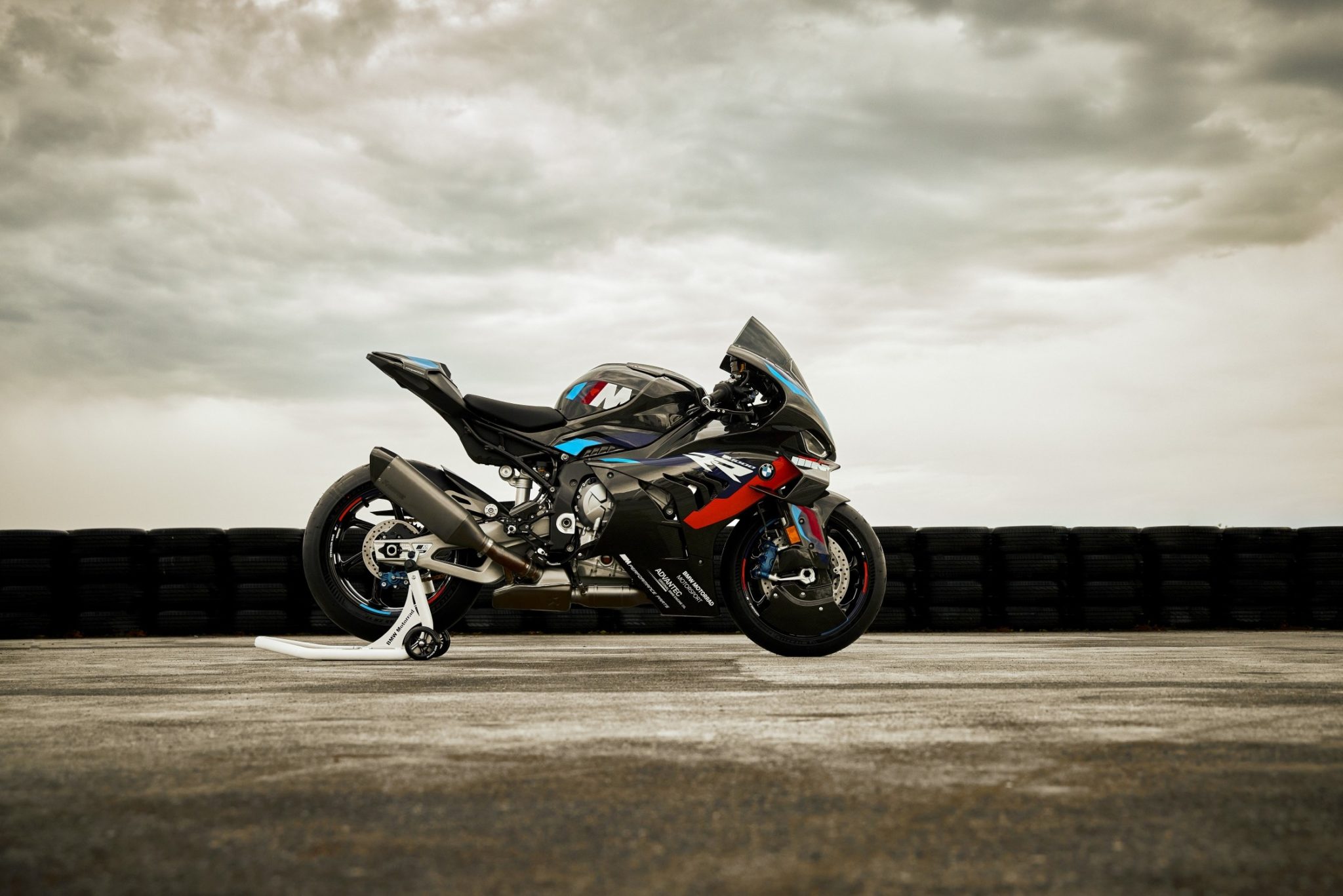 Die neue BMW M 1000 RR - Fahrzeughaus Stilgenbauer